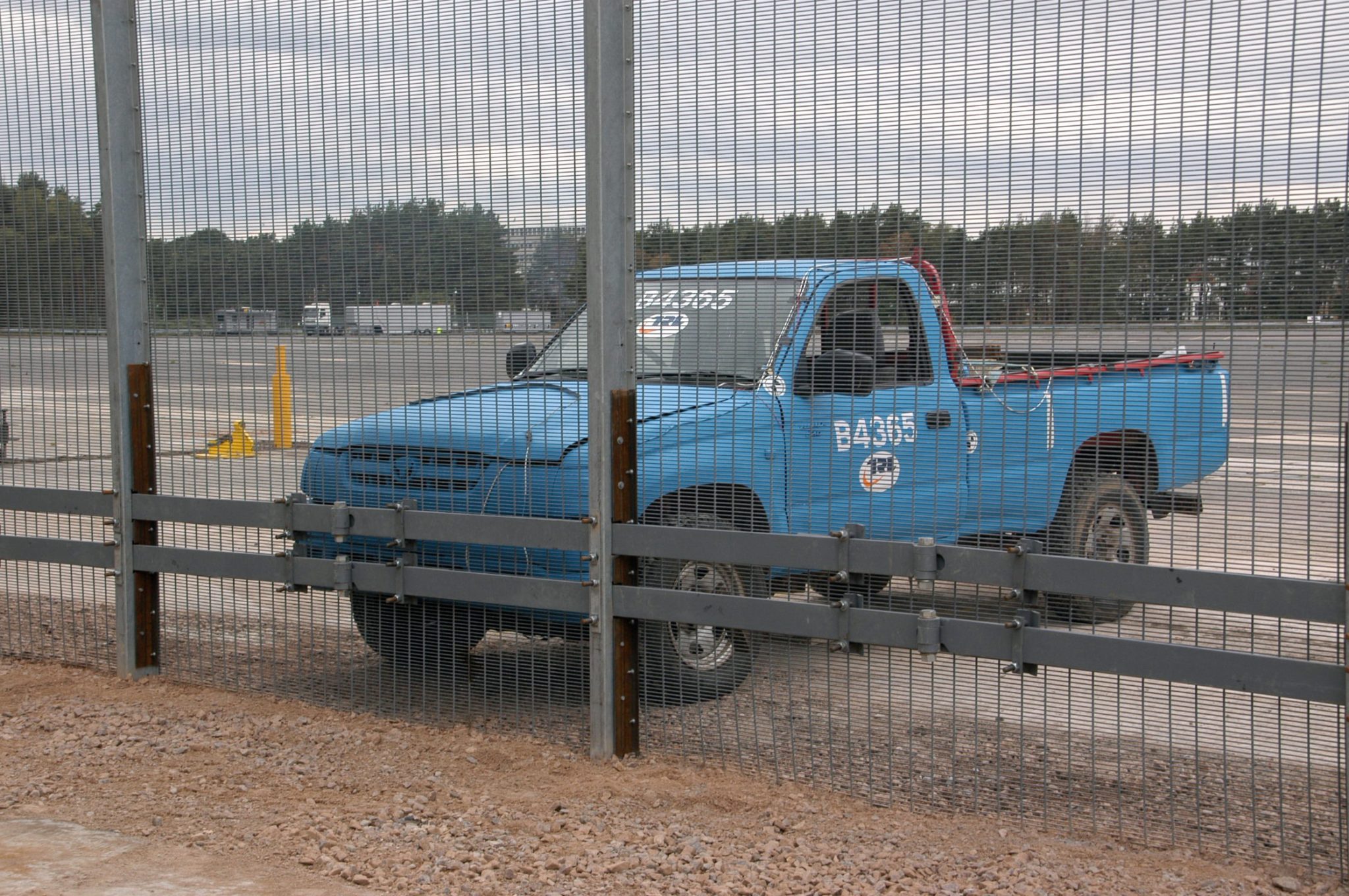 PAS 68 Fence HiSec Super | HVM Fencing Solution | Zaun Ltd
